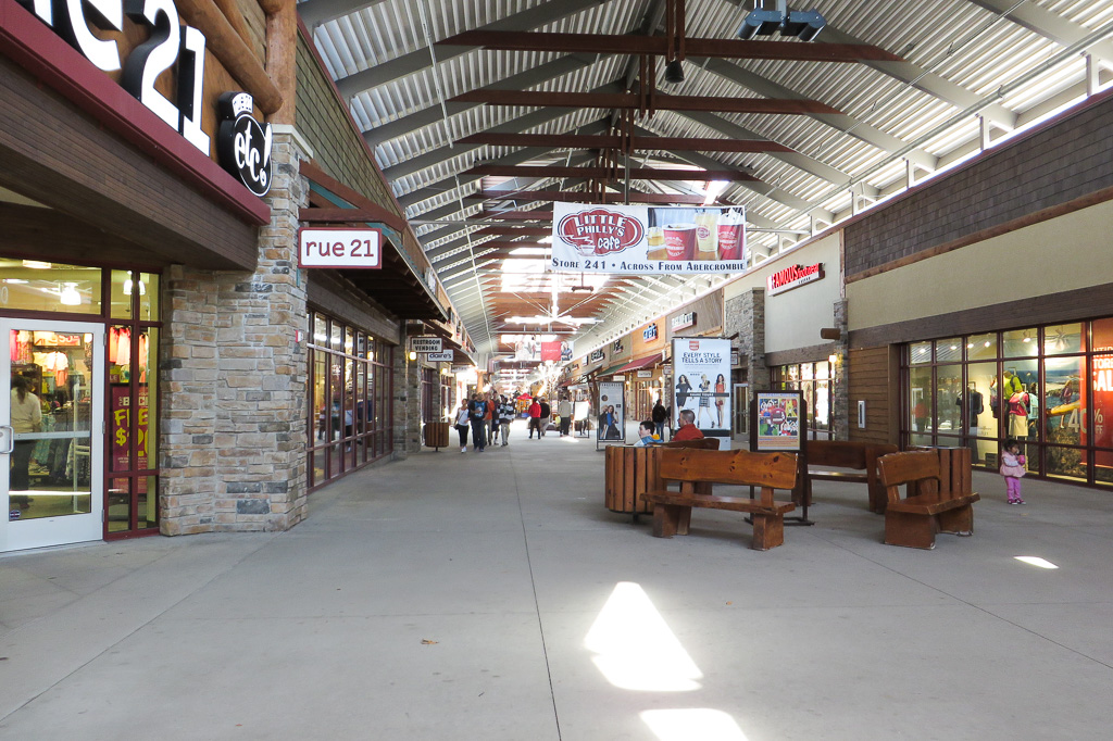 Wisconsin Dells: Tanger Outlets + Kalahari Waterpark & Bon Fire | Inga ...